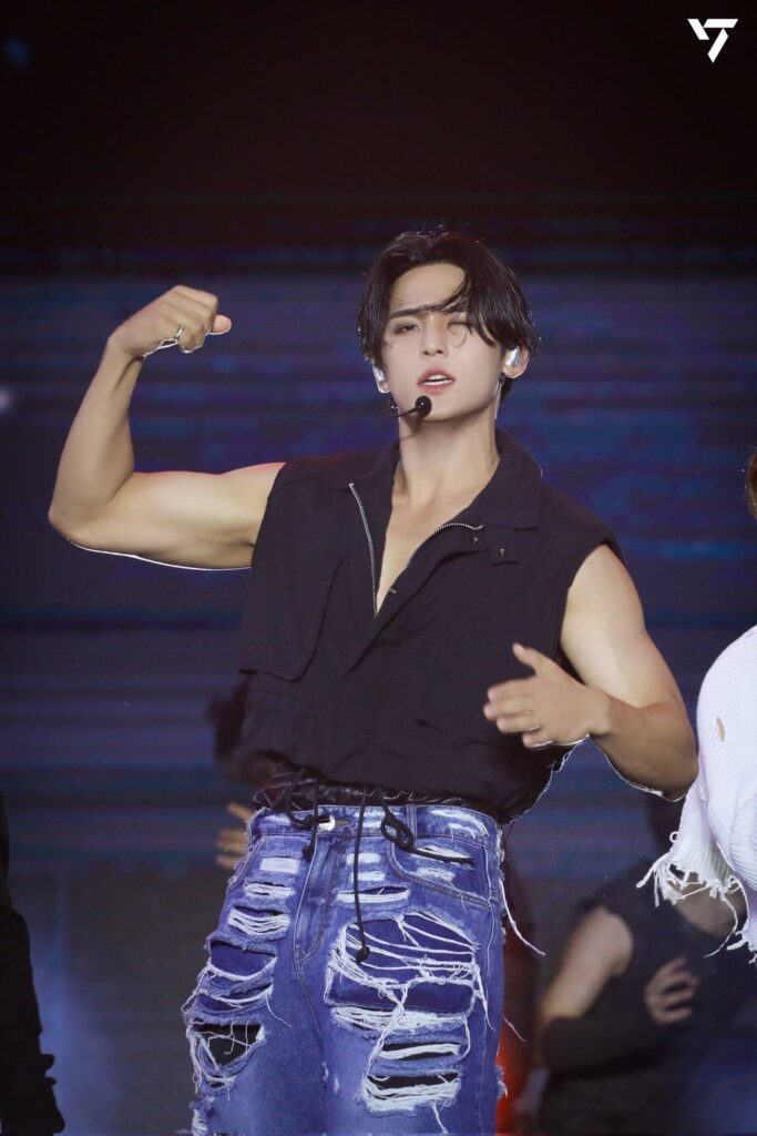 筋肉がすごい！思わず見惚れる韓国男性アイドル12人をご紹介！ | ALEUM TOWN